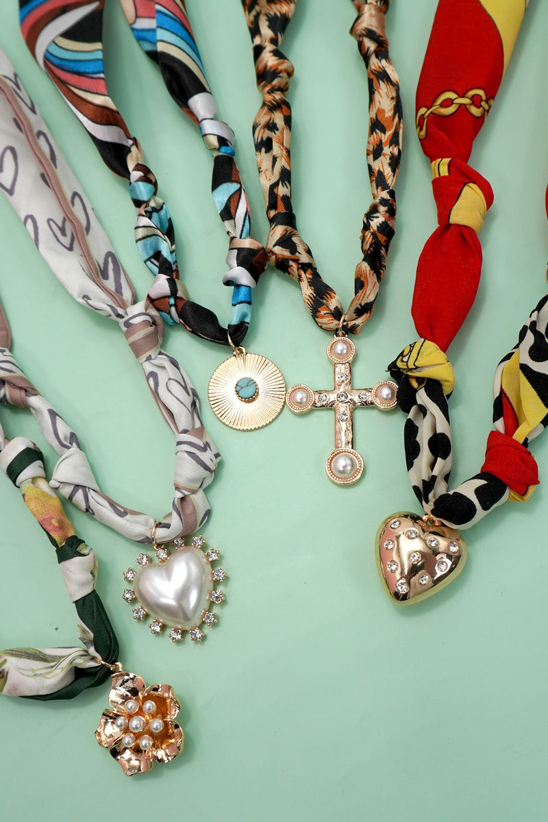 HANDMADE SCARF NECKLACE - HEART | 80N91790 – JOSSLYN by Wall to Wall